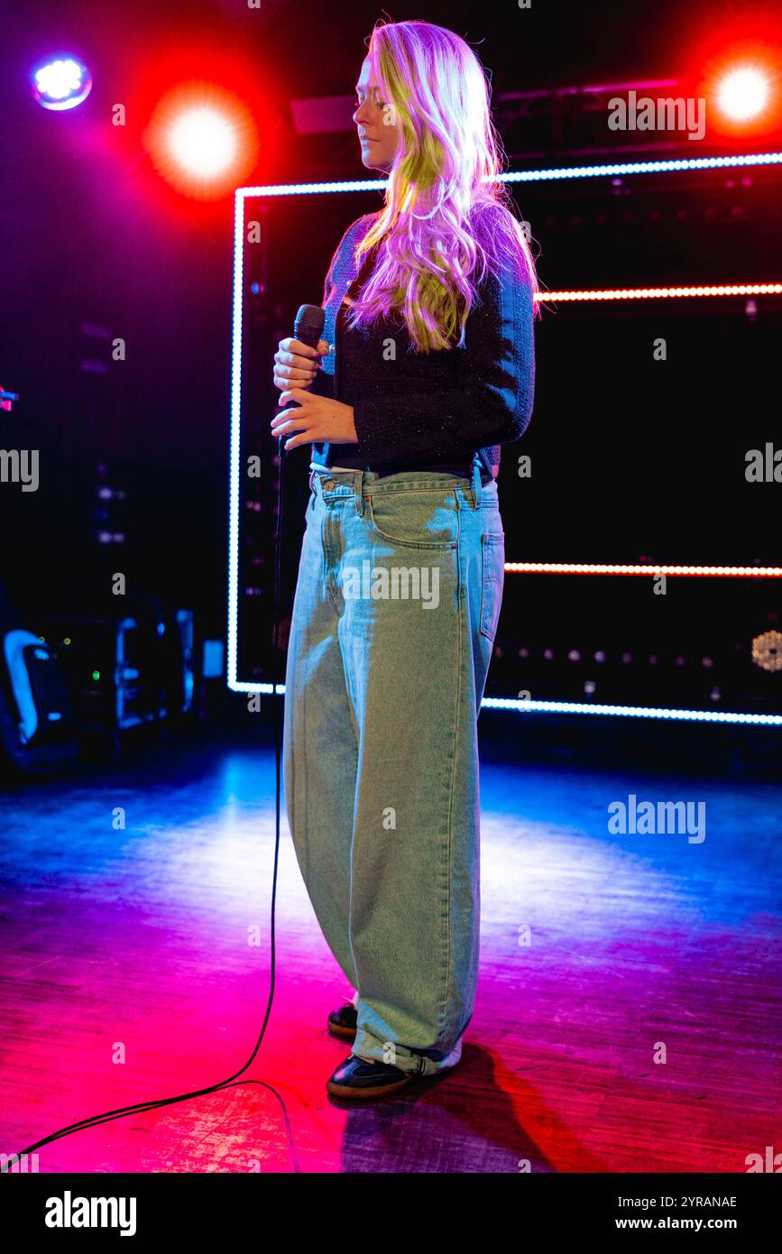 Lucy hopkins singer hi-res stock photography and images - Alamy