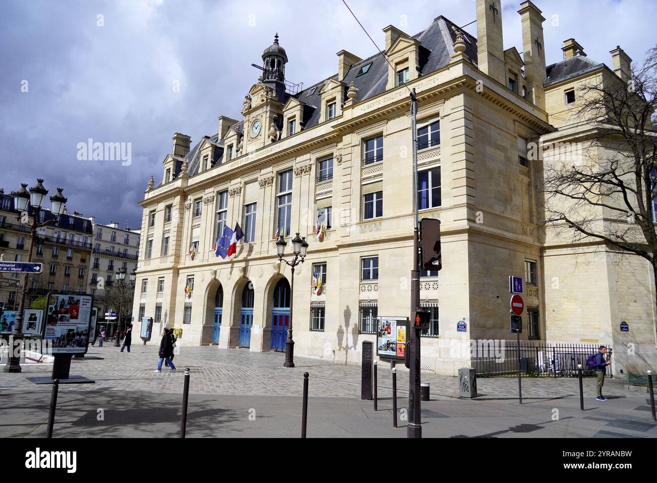 Paris, “place d’Italie” square (France): City Hall of the 13th ...