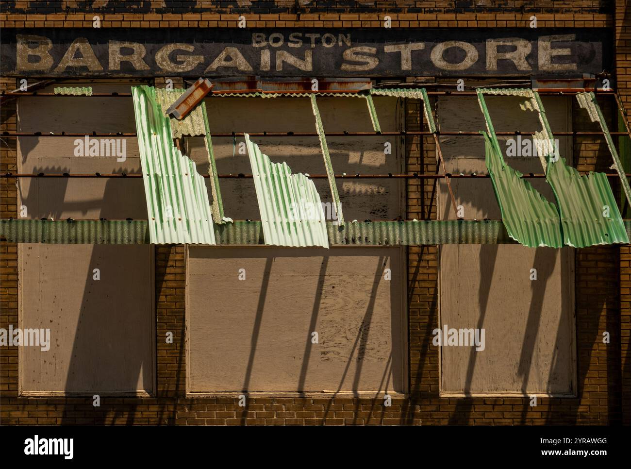 Closed shops stores hi-res stock photography and images - Alamy
