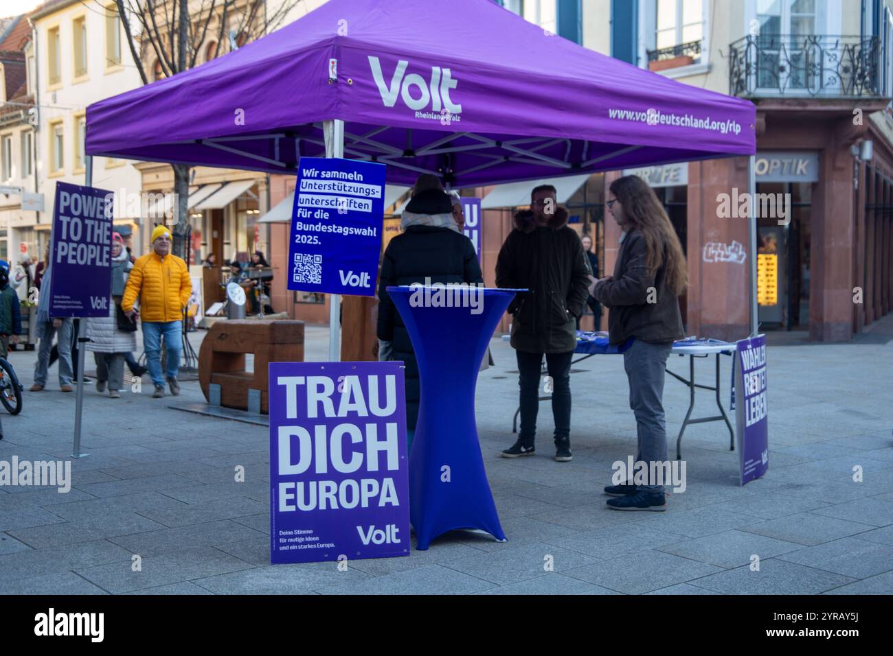 Election campaign for the 2025 Bundestag election of the VOLT party in ...