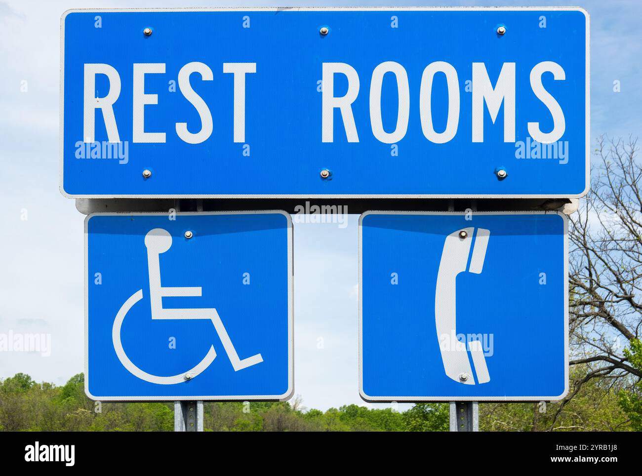 rest rooms sign along a highway in the US Stock Photo - Alamy