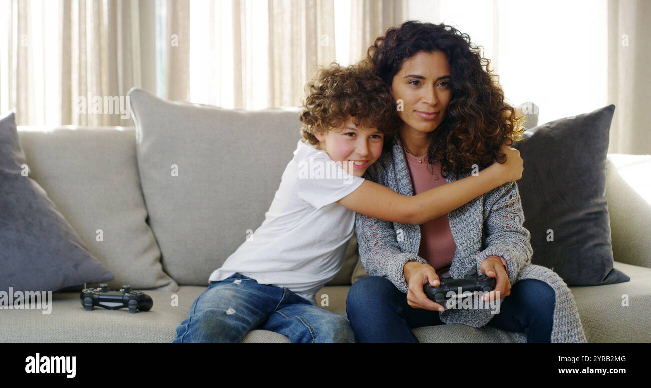 Video game hug mom hi-res stock photography and images - Alamy