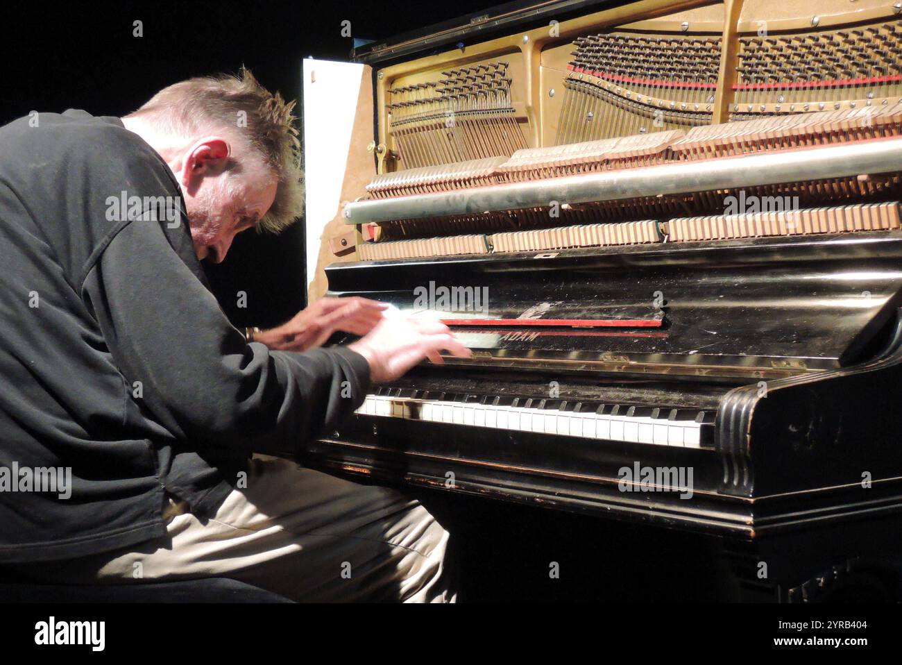 Der deutsche Jazz-Pianist Alexander von Schlippenbach im Essener Rabbit ...