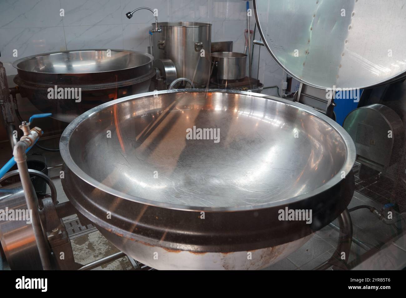 Large stainless steel pot designed for group feeding Stock Photo - Alamy