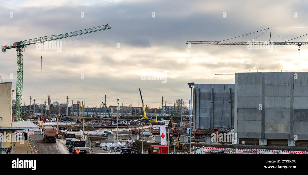 Cottbus, Germany. 03rd Dec, 2024. Hall 1 (right) is being built on the ...