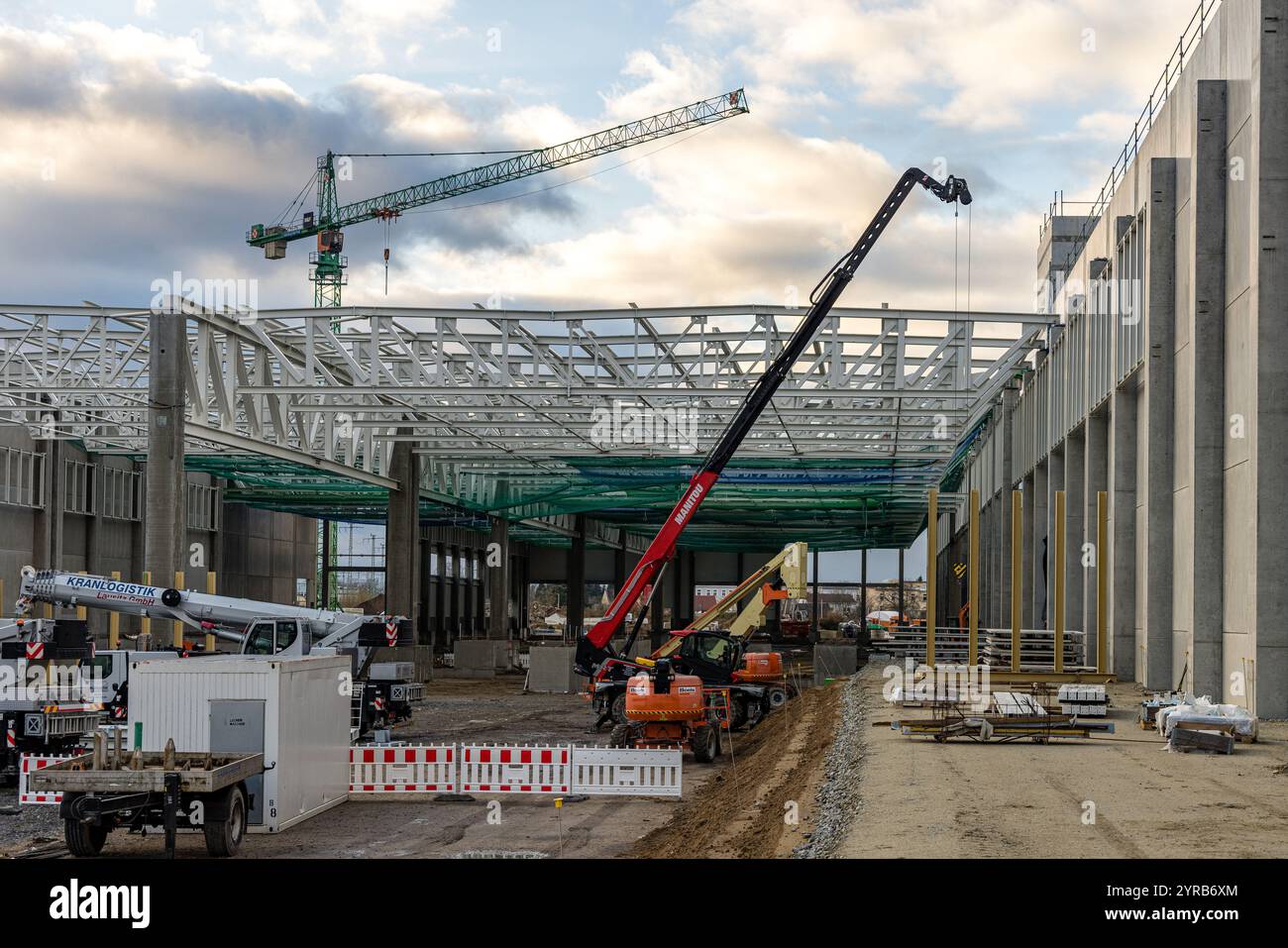 Cottbus, Germany. 03rd Dec, 2024. Hall 1 is being built on the site of ...