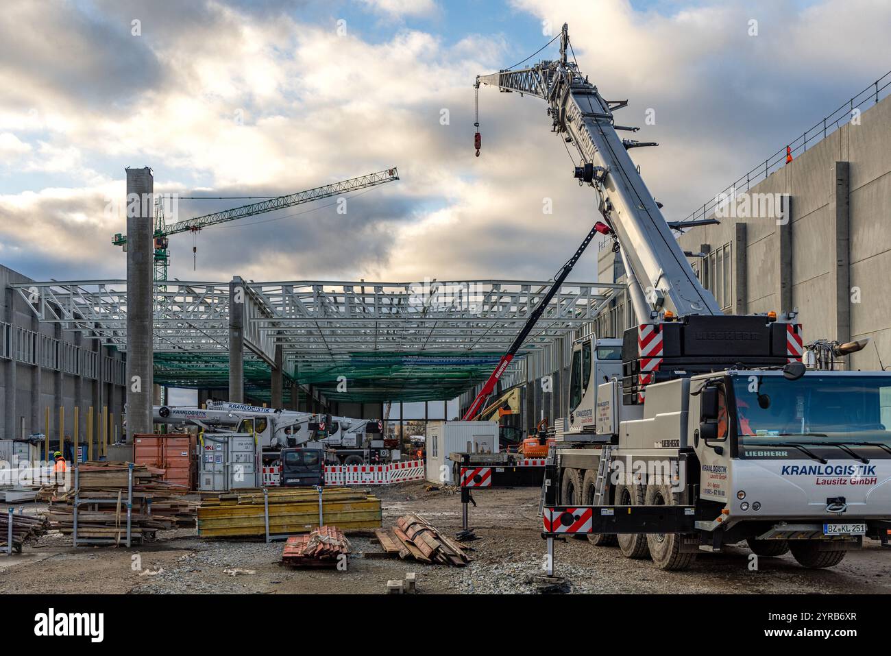 Cottbus, Germany. 03rd Dec, 2024. Hall 1 is being built on the site of ...