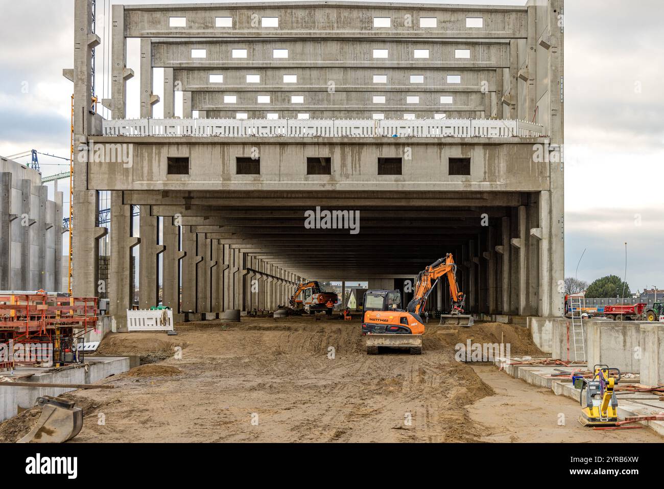 Cottbus, Germany. 03rd Dec, 2024. Hall 1 is being built on the site of ...