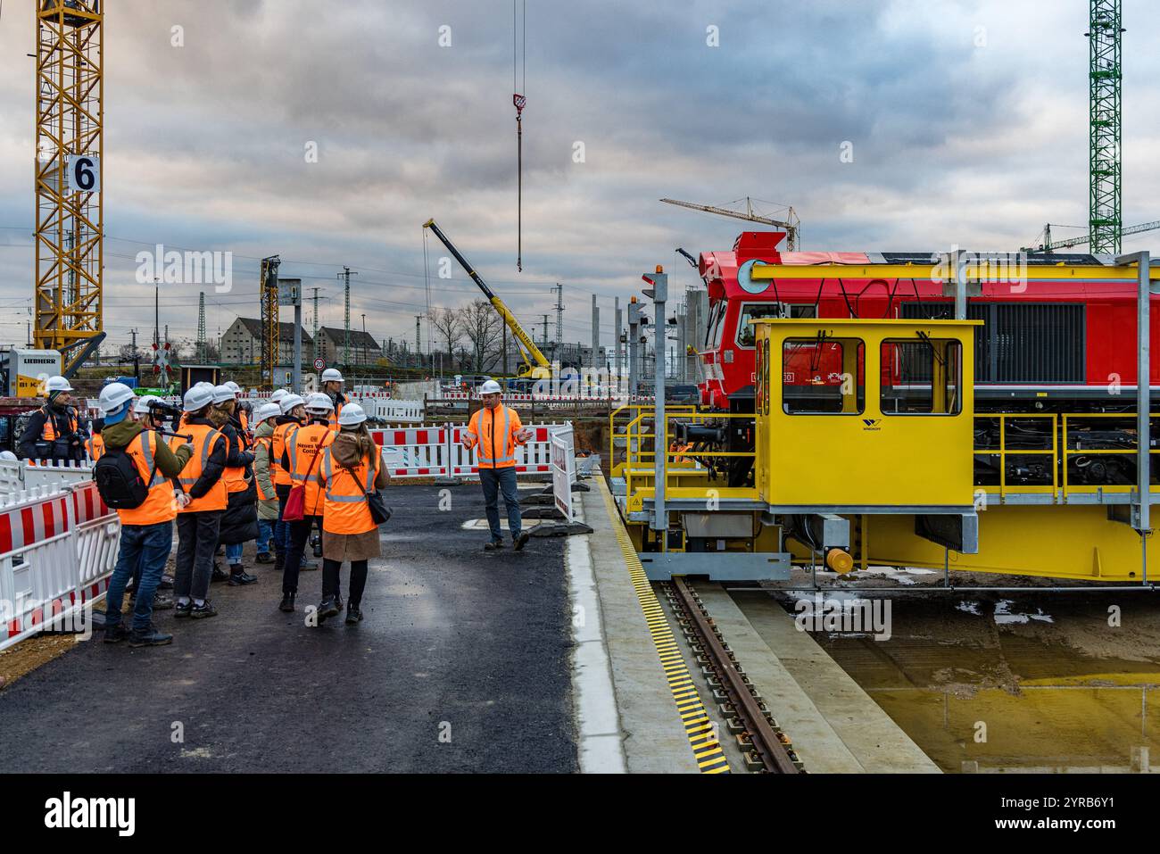 Cottbus, Germany. 03rd Dec, 2024. Carsten Burmeister (right), Technical ...