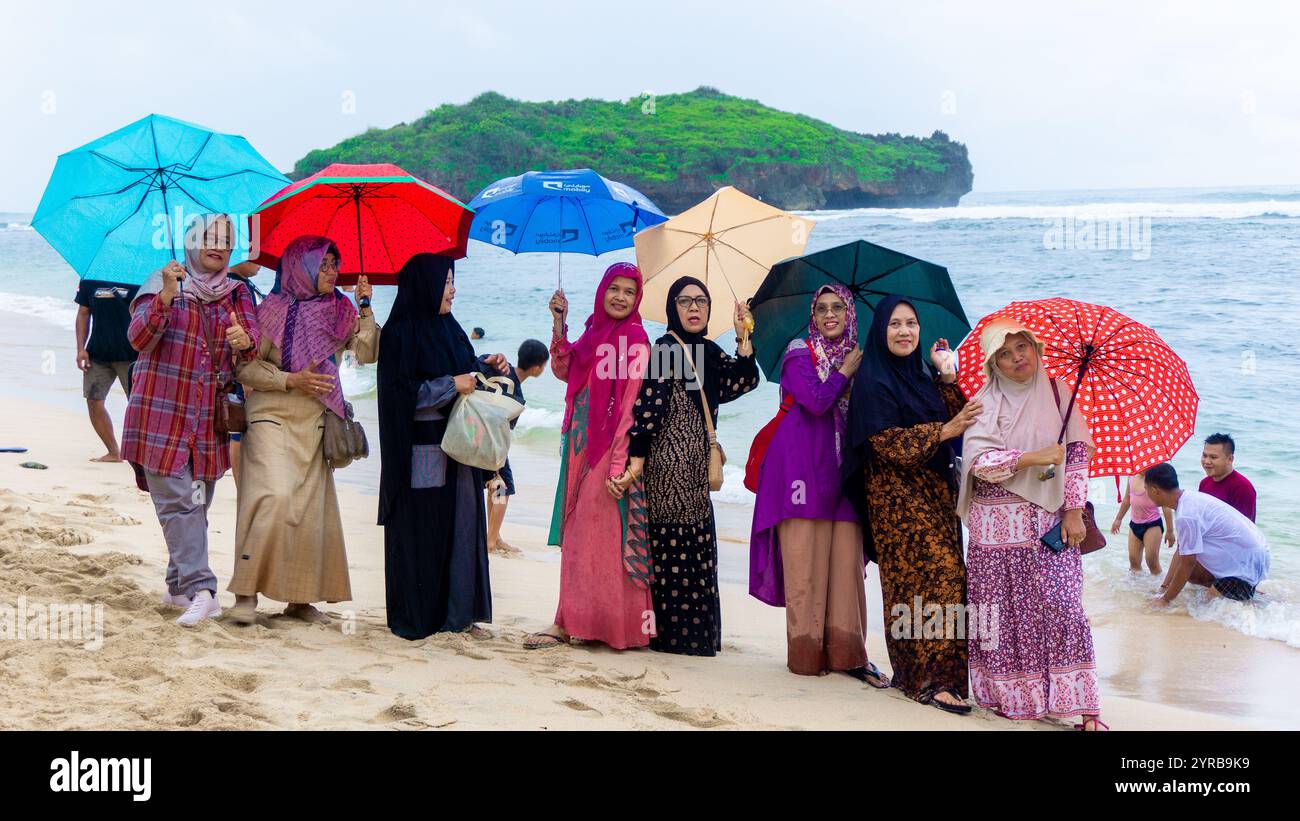 Sadranan beach hi-res stock photography and images - Alamy