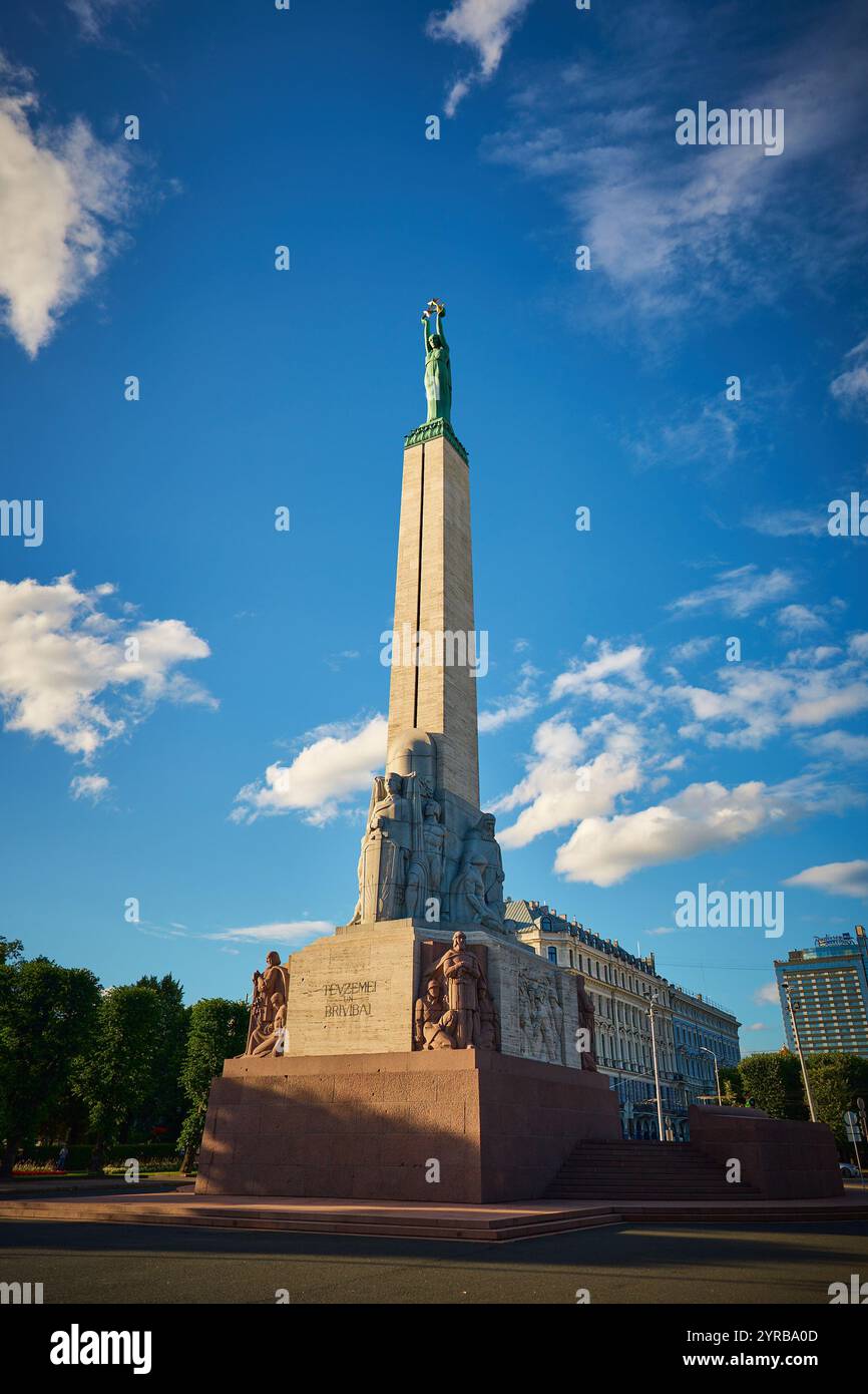 Tall column topped hi-res stock photography and images - Alamy