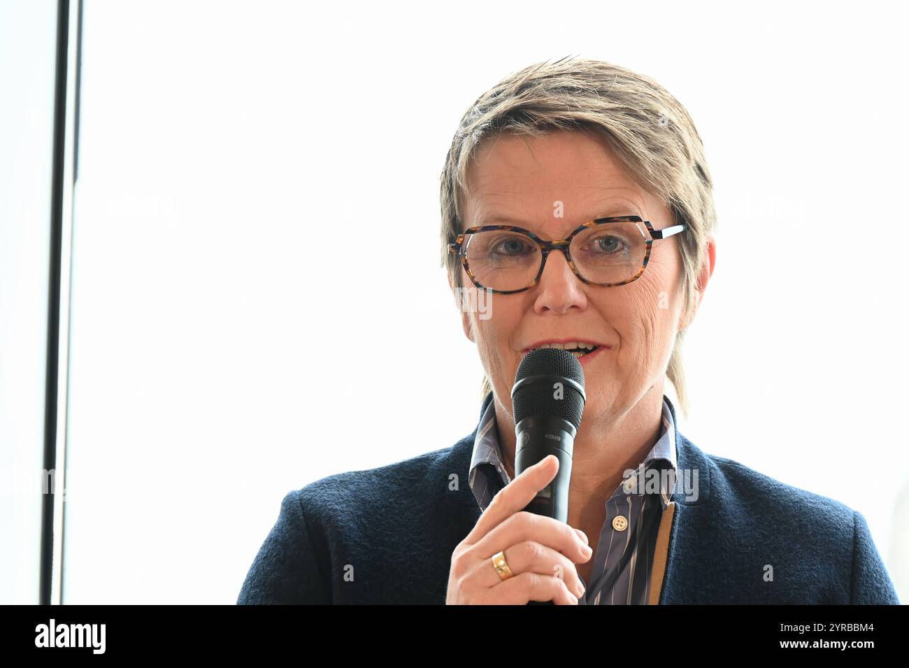 Birgit Lichtenstein, Vorständin RheinEnergie , spricht bei der ...