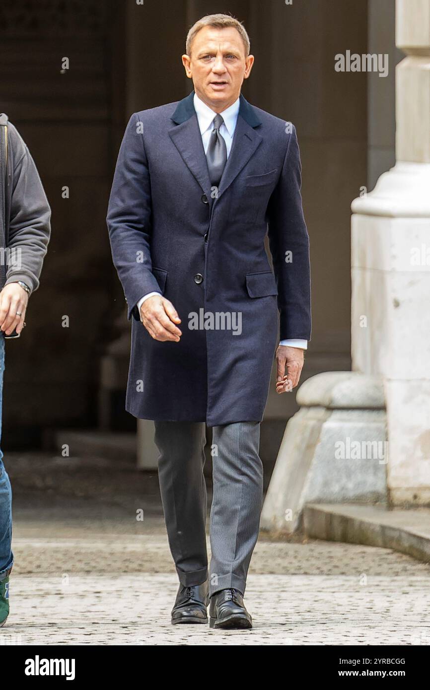 LONDON, UNITED KINGDOM - May 2015: Daniel Craig is seen filming Bond in ...