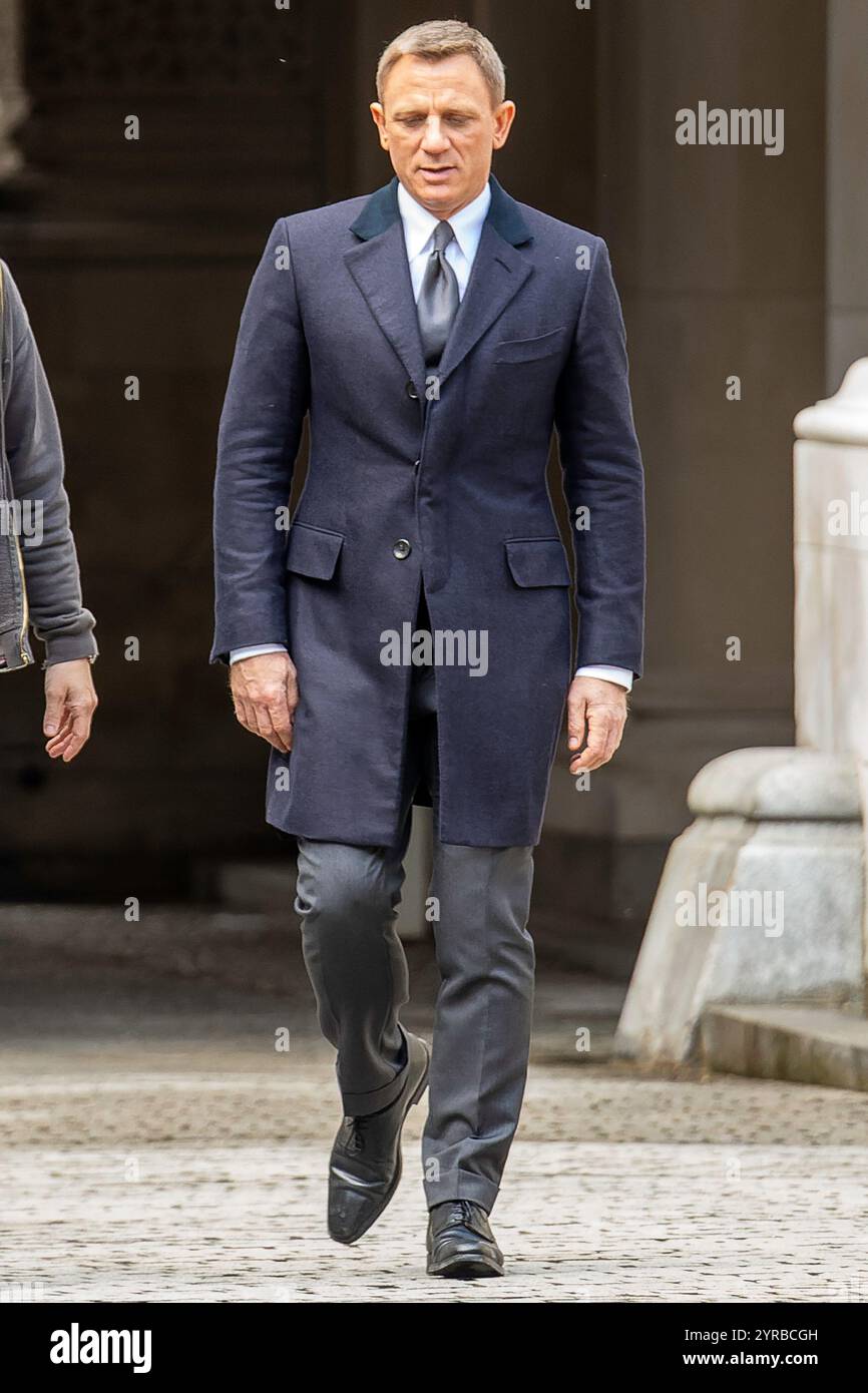LONDON, UNITED KINGDOM - May 2015: Daniel Craig is seen filming Bond in ...