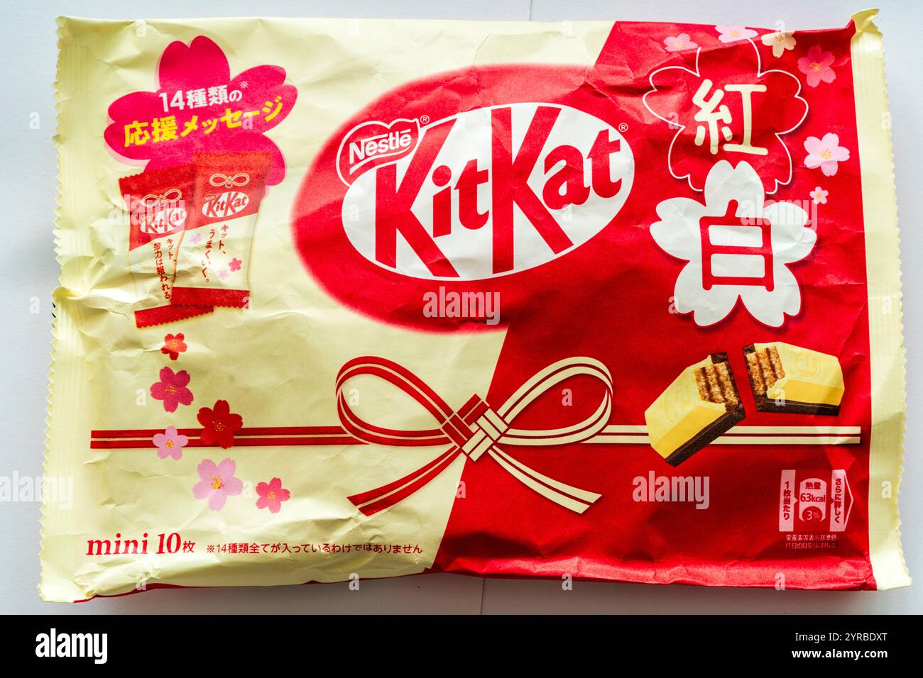Japanese packet of 10 mini bar kitkats in dark and white chocolate ...