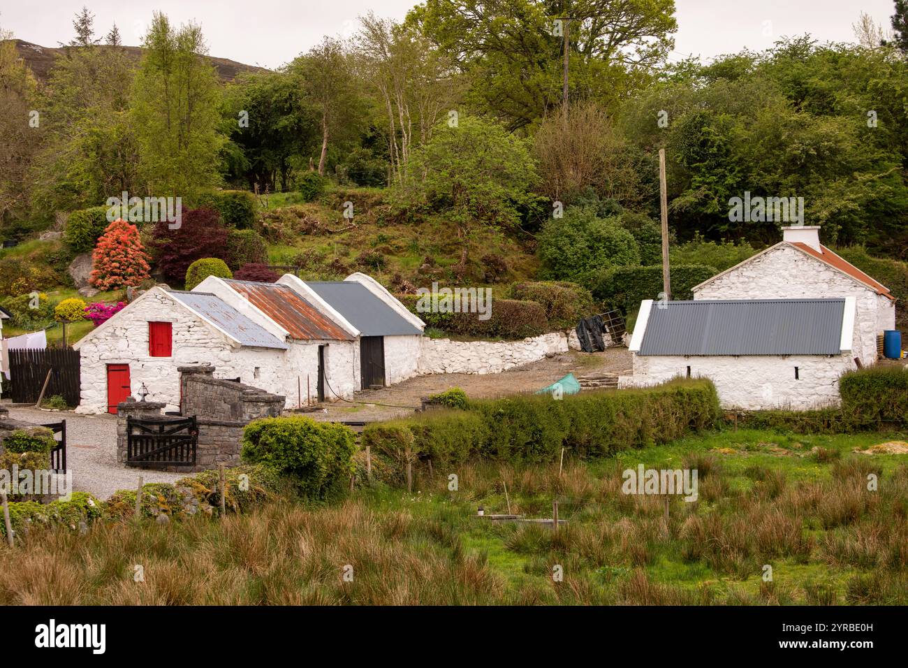 Traditional whitewashed building buildings hi-res stock photography and ...