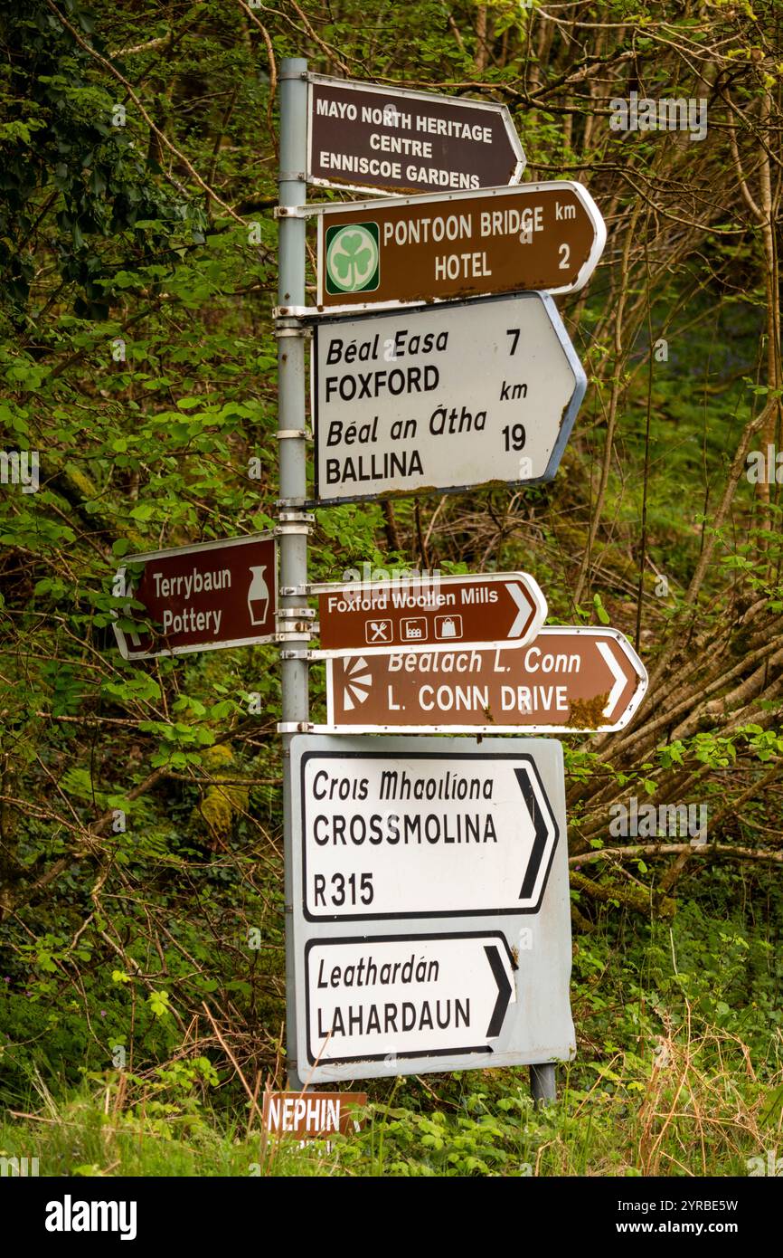 Ireland, County Mayo, Pontoon, Knockaglana, road signs on Lough Conn ...