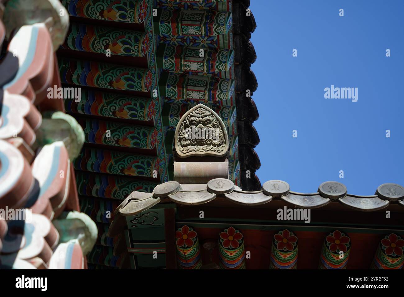 Detail of the roof of a Buddhist temple in South Korea Stock Photo - Alamy