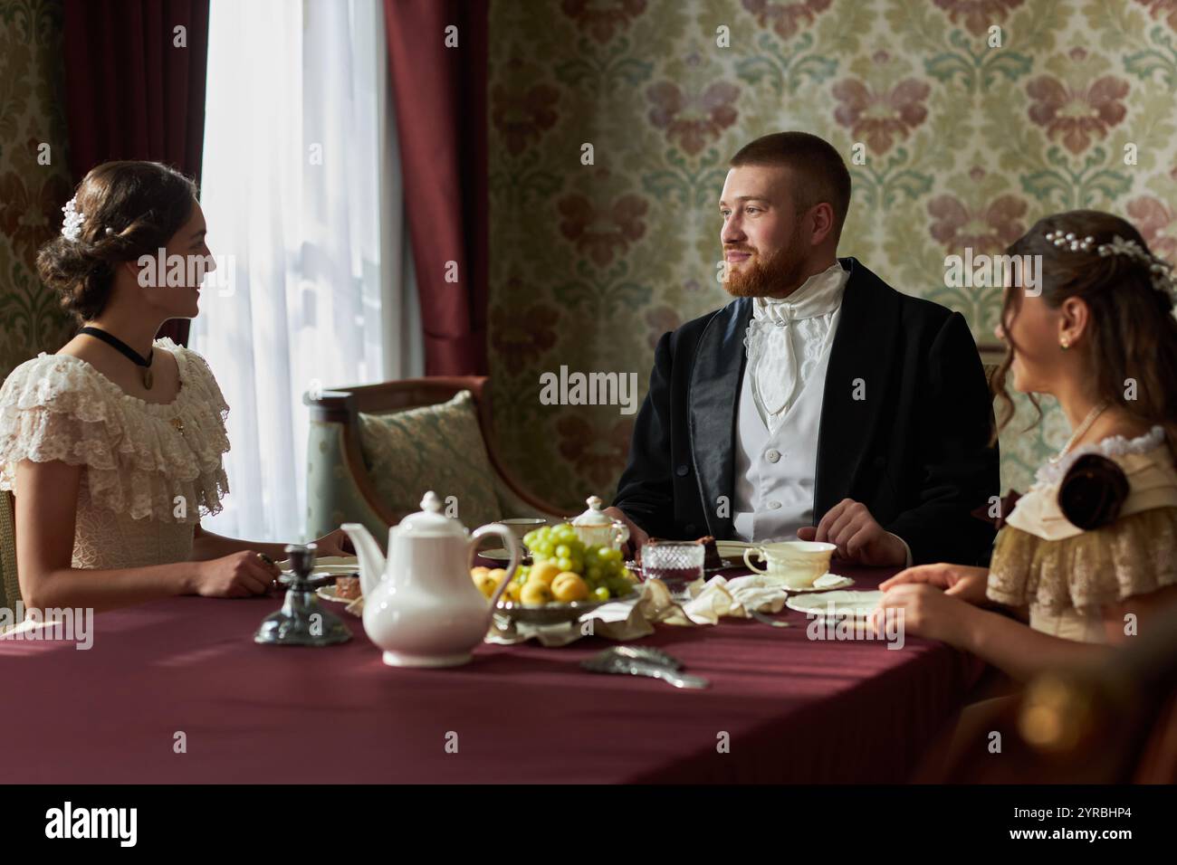 Ladies of society in period hi-res stock photography and images - Alamy