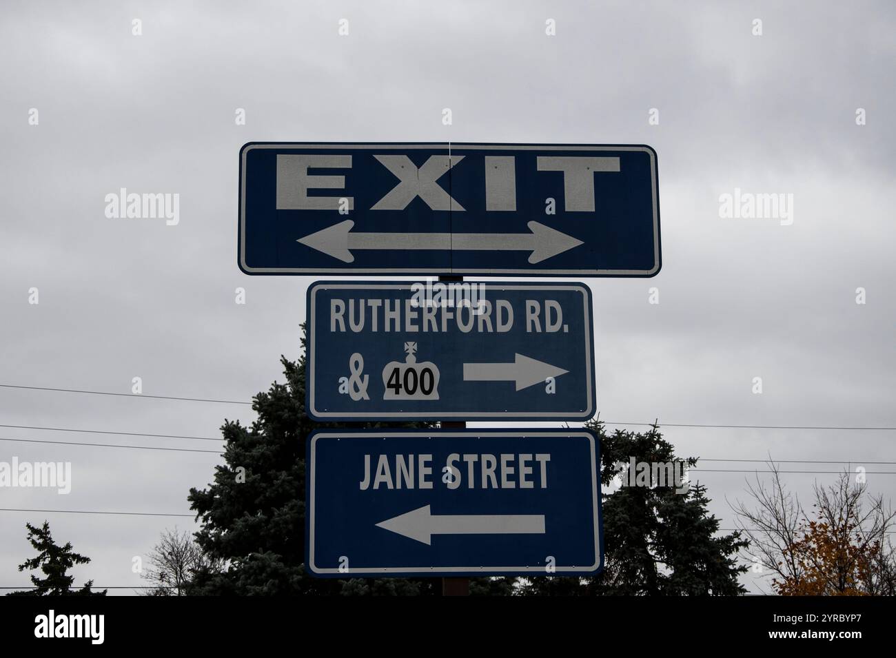 Directional signs at Canada's Wonderland on Jane Street in Vaughan ...