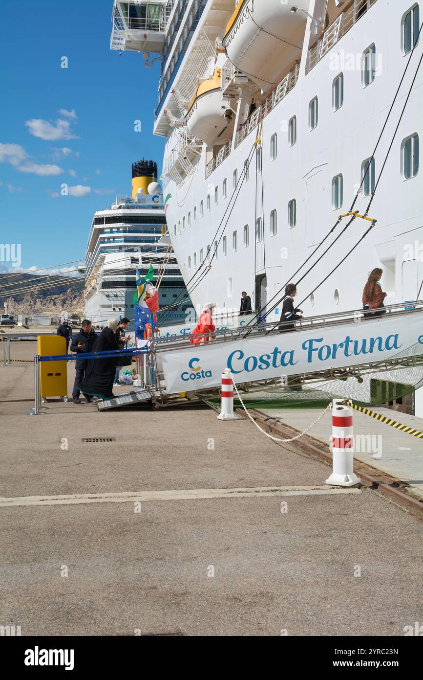 Marseille, France - December 03, 2024: Port sign for shuttle bus ...