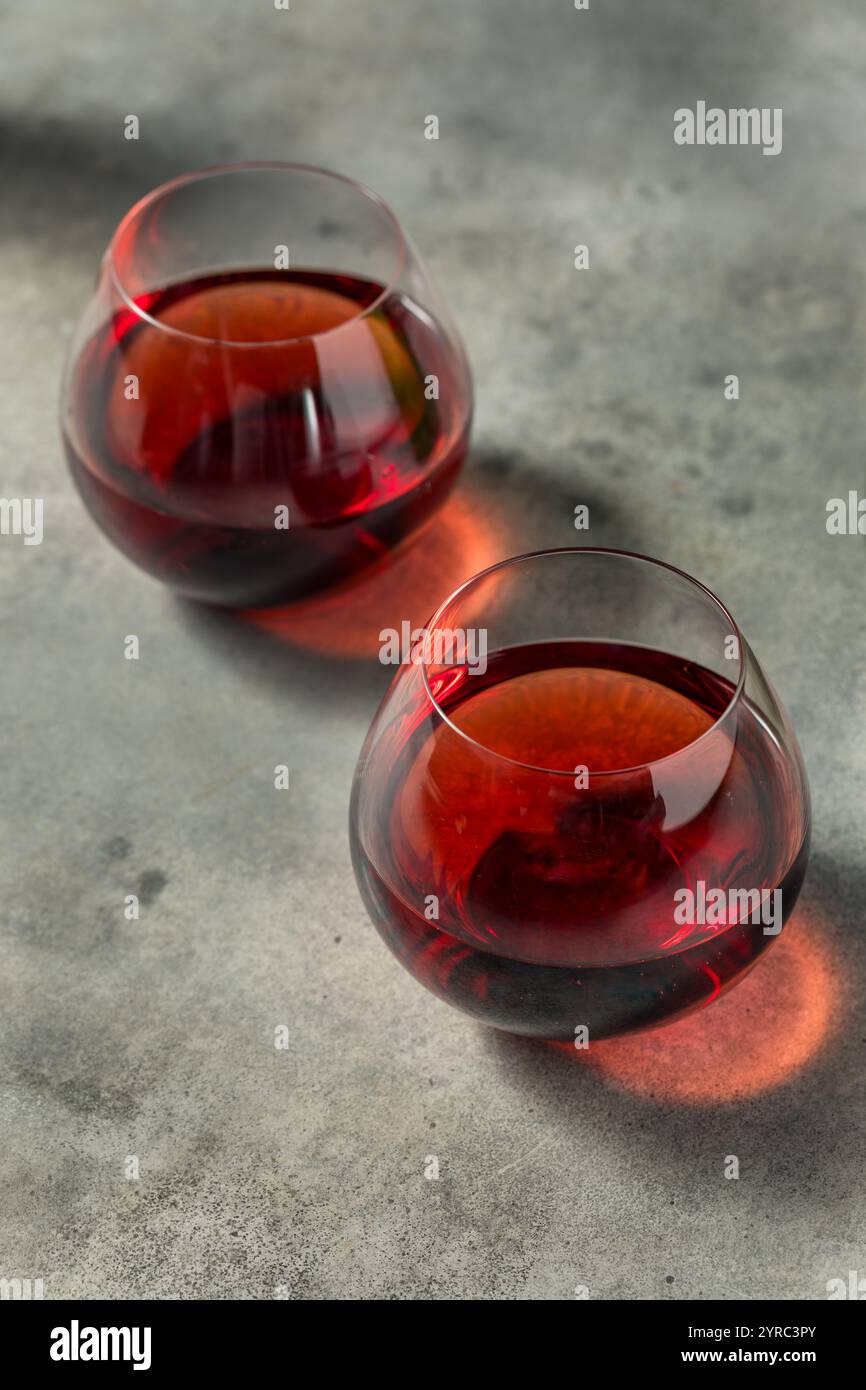 Red alcoholic beverage in glass hi-res stock photography and images - Alamy