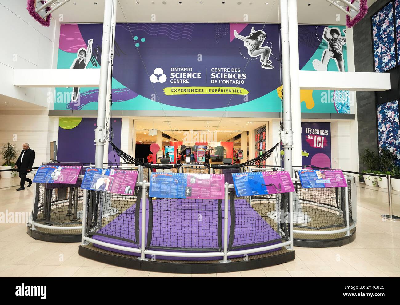 Toronto, Canada. 03rd Dec, 2024. A man walks past the new temporary pop ...