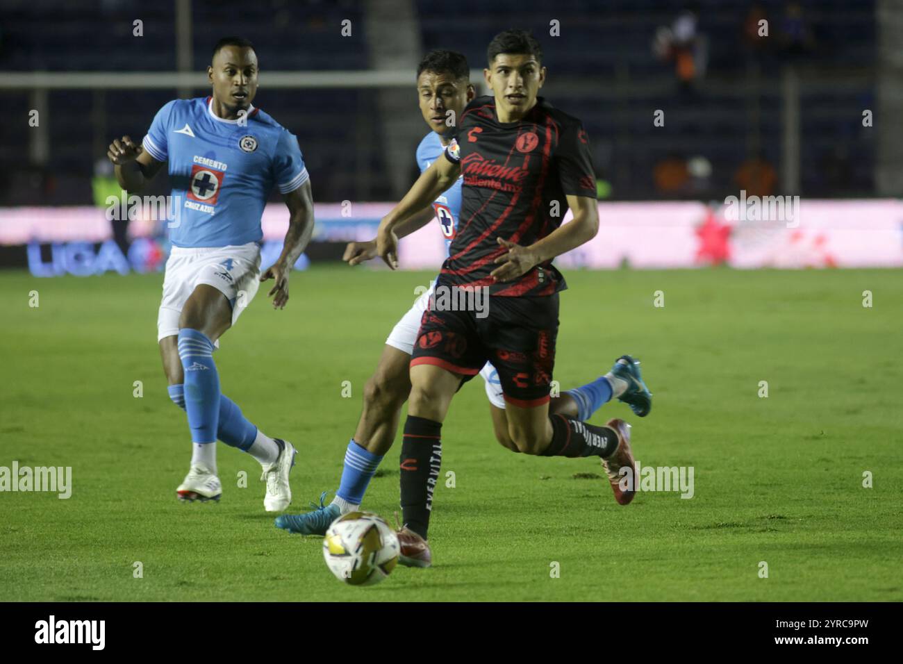 Kevin Castañeda #10 of Xolos de Tijuana drives the ball forward against ...