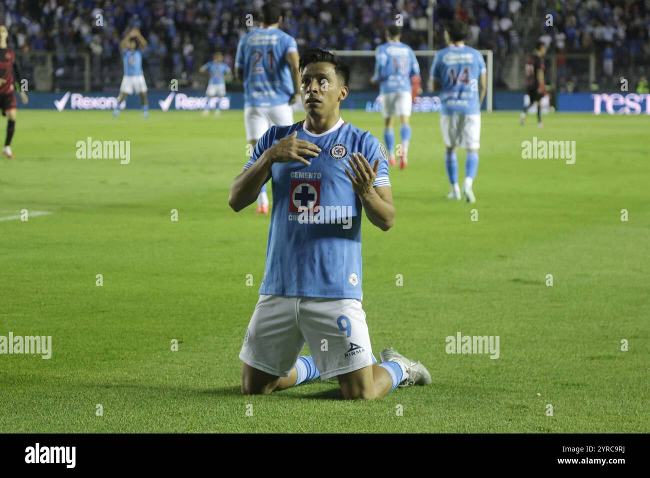 Angel sepulveda de cruz azul hi-res stock photography and images - Alamy