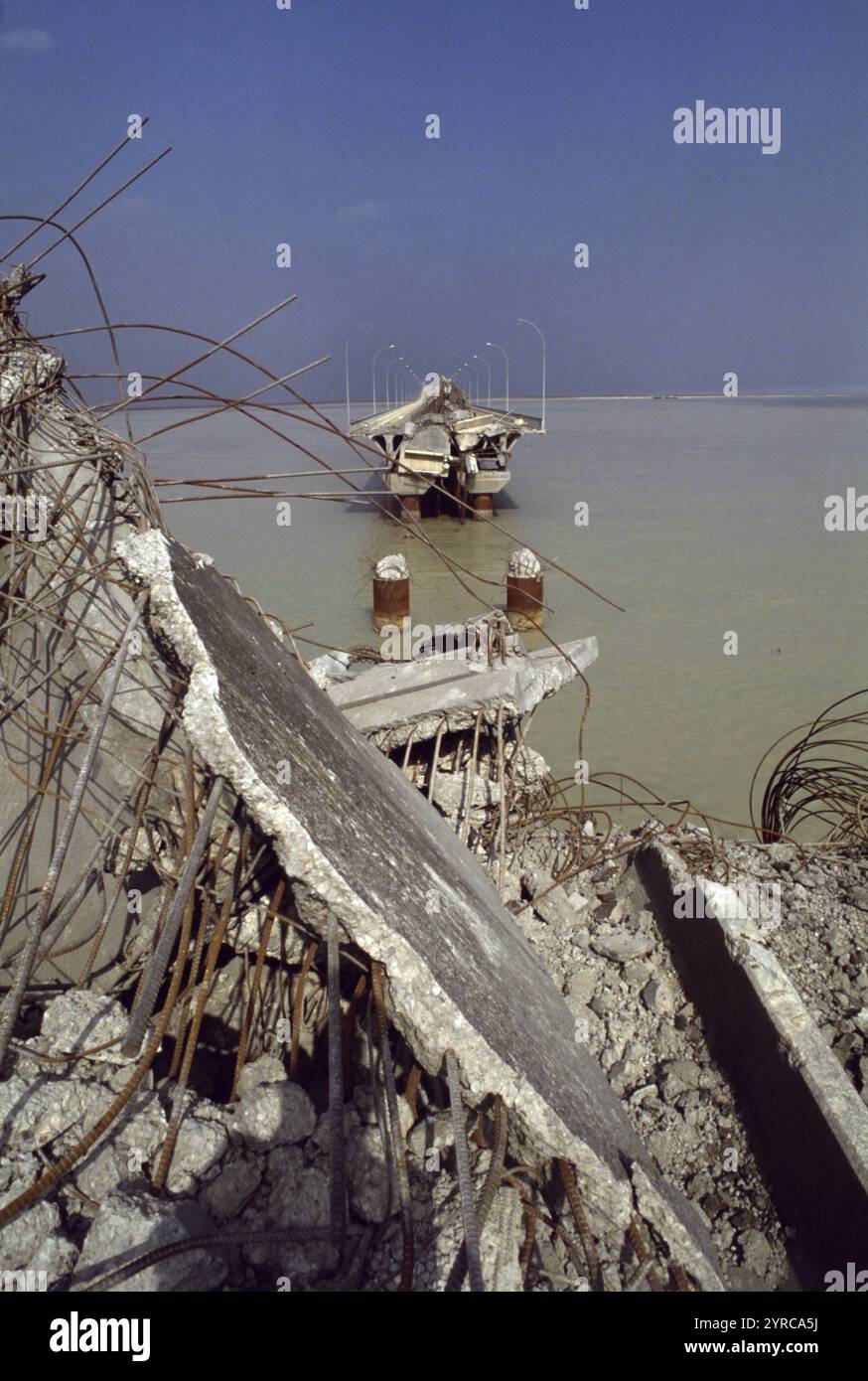First Gulf War: 15th March 1991 The destroyed bridge to Bubiyan Island ...