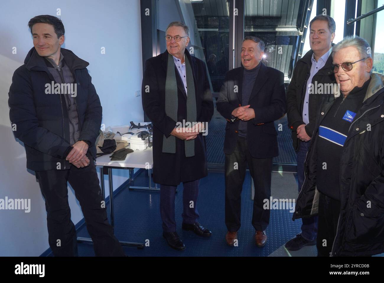 Mit der VR Brille der Firma VR Coaster und der Unterstuetzung des ...