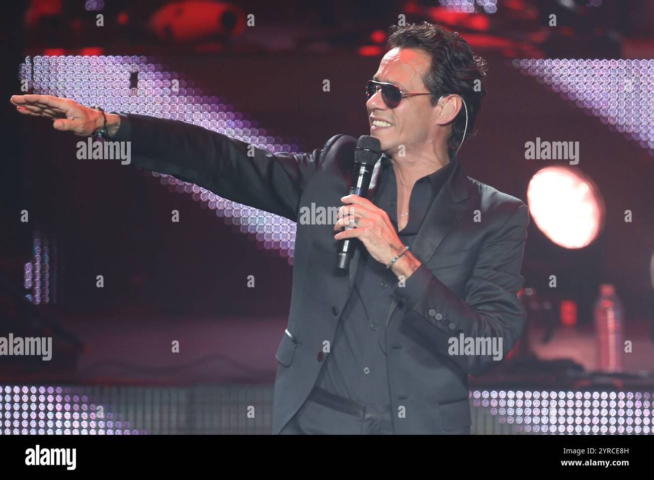 Marc anthony el cantante singer hi-res stock photography and images - Alamy