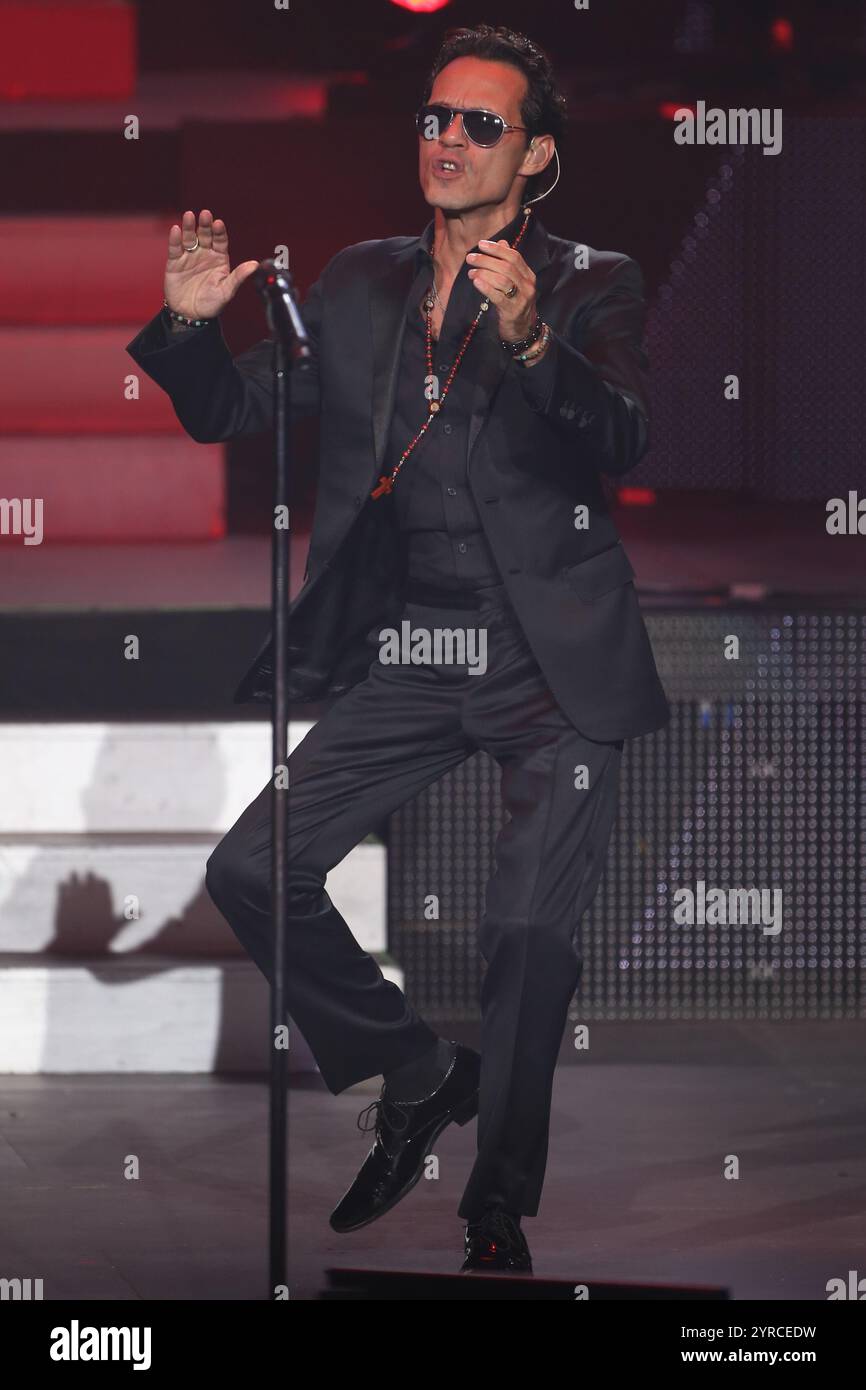 Marc anthony el cantante singer hi-res stock photography and images - Alamy