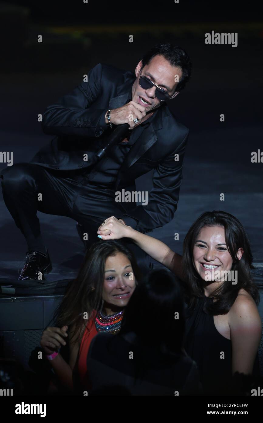 Marc anthony el cantante singer hi-res stock photography and images - Alamy
