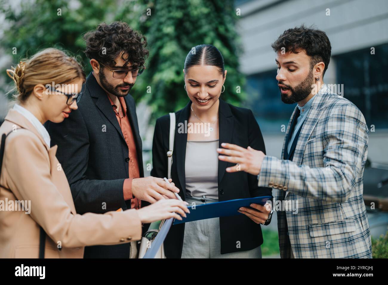 Business people brainstorming ideas in an outdoor city meeting Stock ...