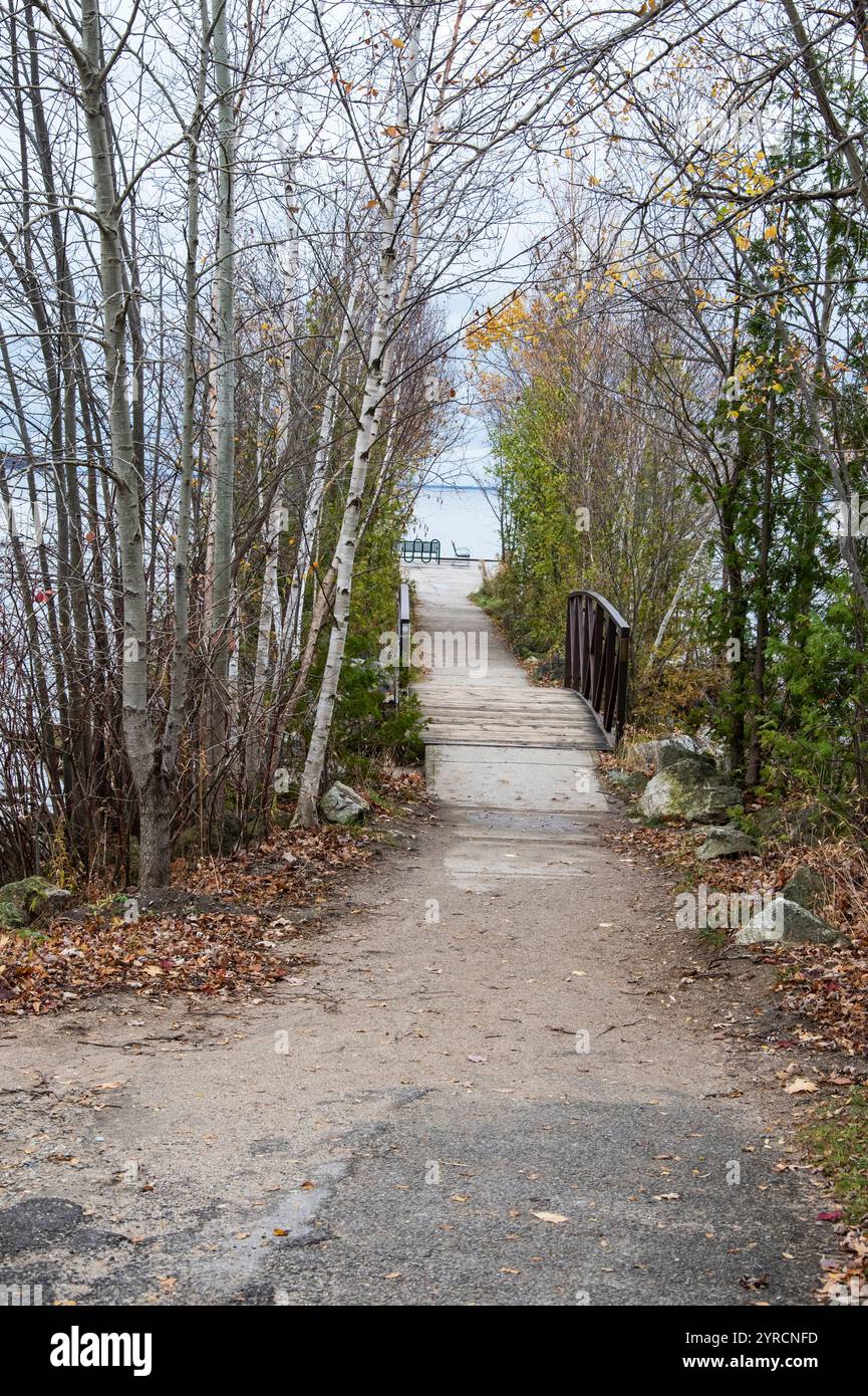 Trail down to the view point on the lake at Innisfil Beach Park in ...