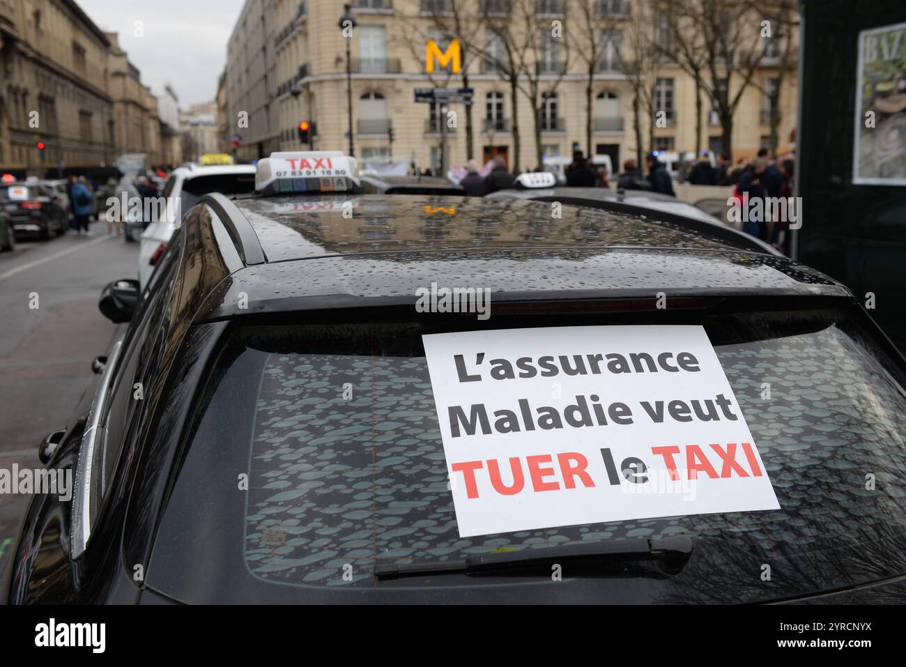 La colère monte chez les chauffeurs de taxi contre l'ubérisation de ...