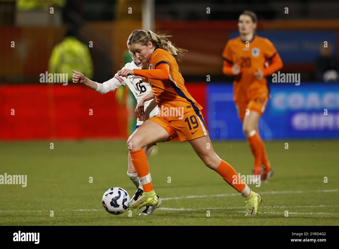 DEN HAAG - (l-r) Wieke Kaptein of Holland, Rose Lavelle of USA Women ...