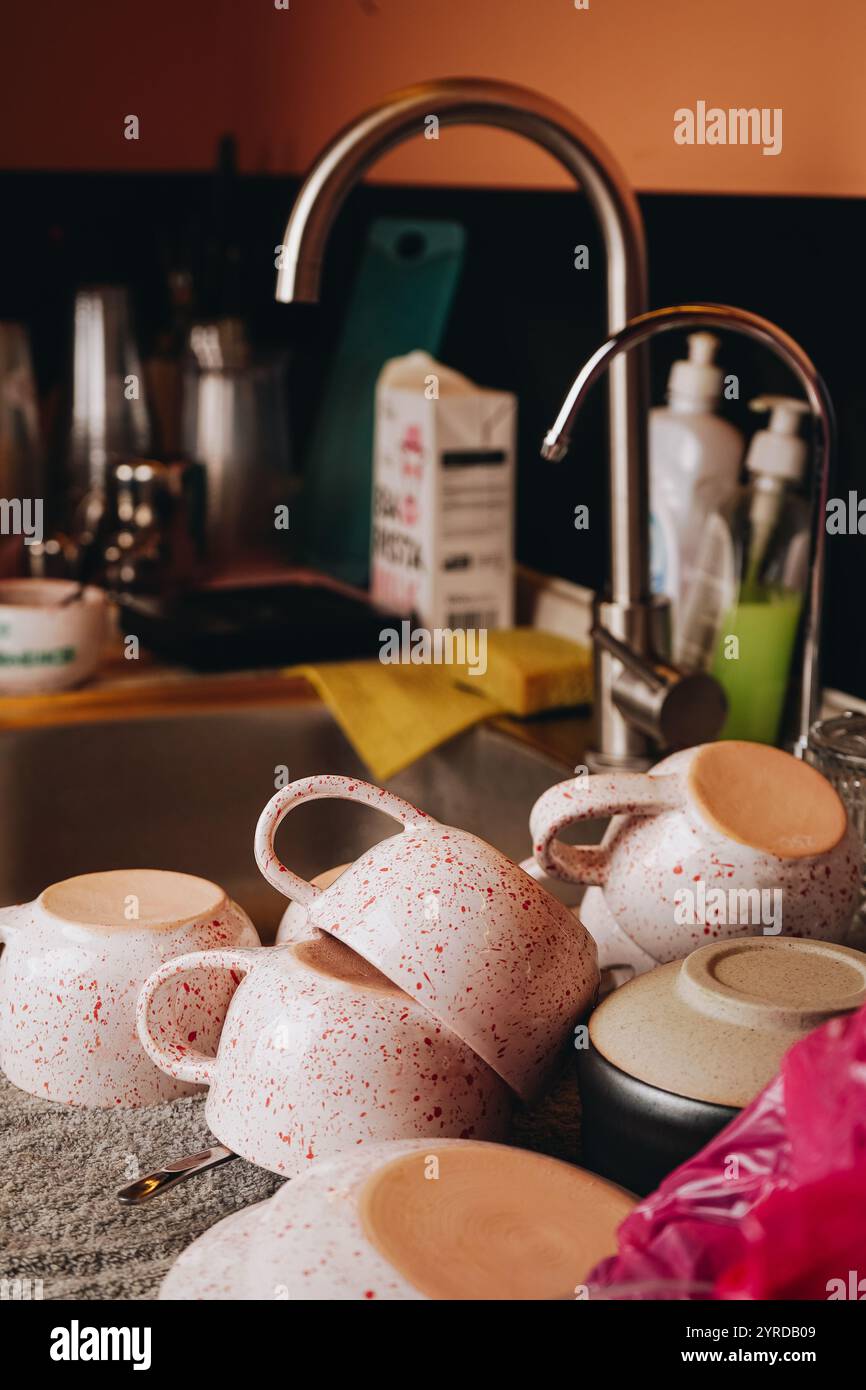 A pile of empty white cups. Many rows of white mugs or cups for coffee ...