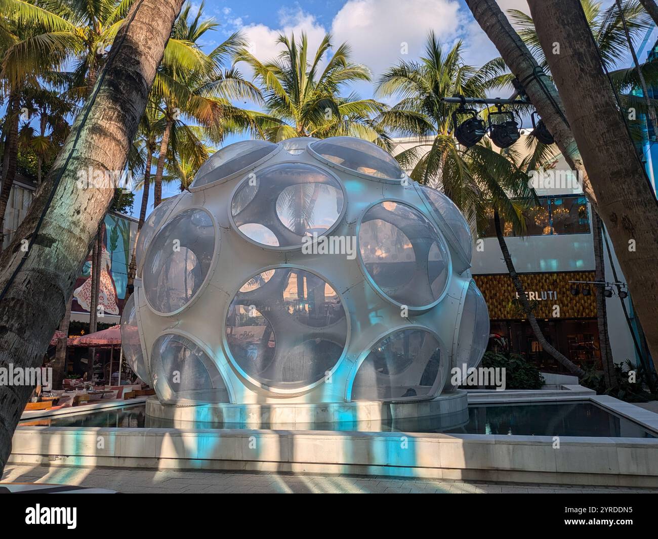 Flys eye dome by Buckminster Fuller Stock Photo - Alamy