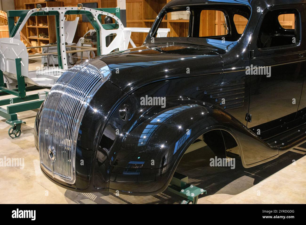 Car industry assembly line japanese hi-res stock photography and images ...