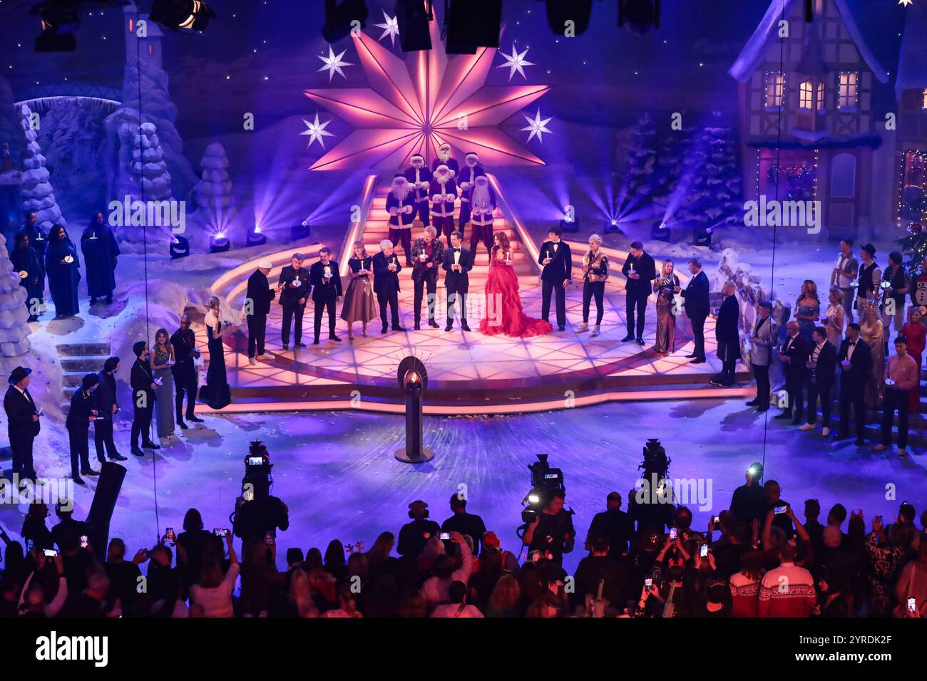 Abschlussbild - Moderator Florian Silbereisen GER mit seinen Gästen ...