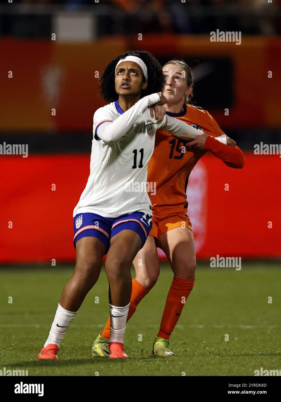 DEN HAAG - (l-r) Lily Yohannes of USA Women, Wieke Kaptein of Holland ...