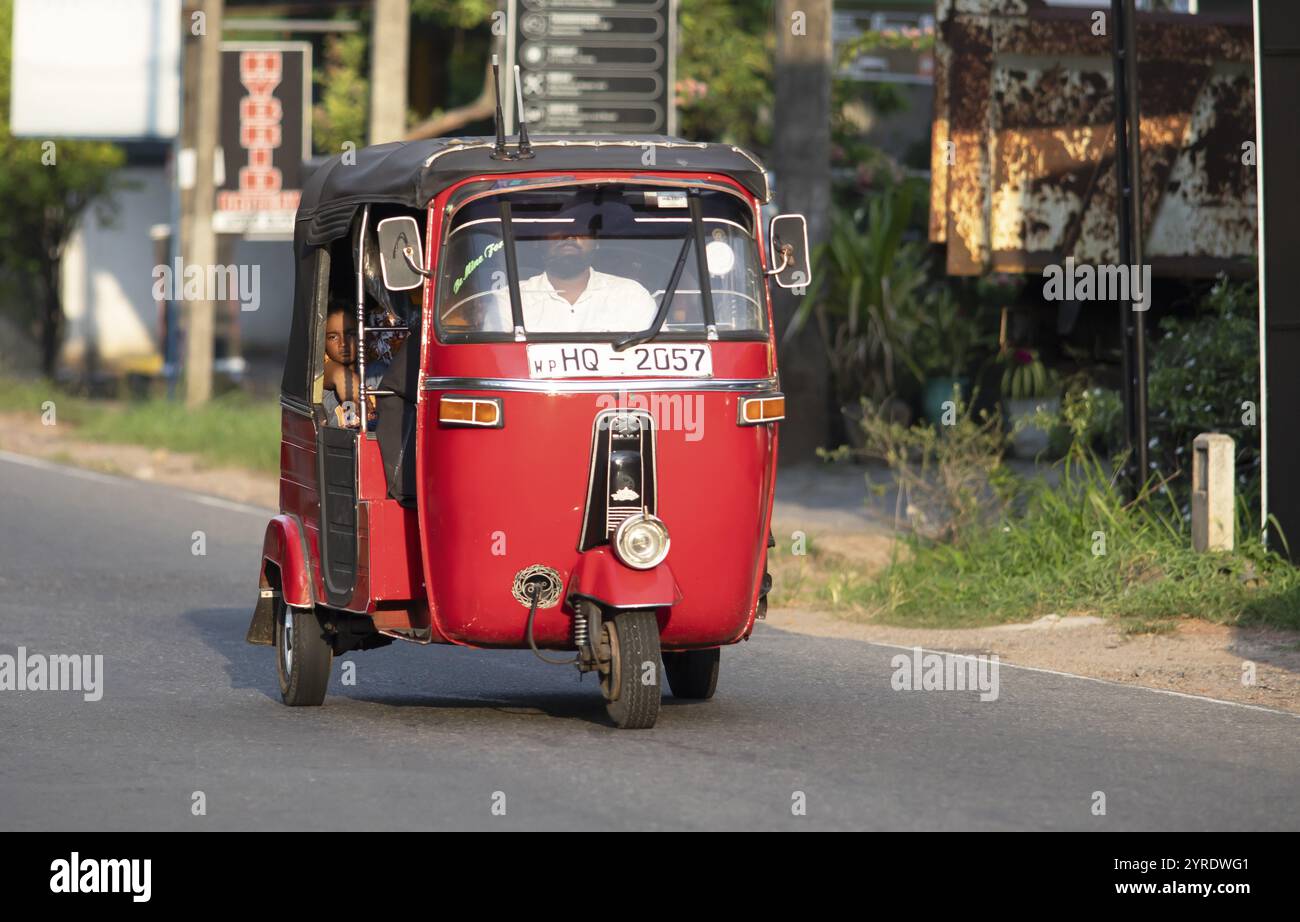 Auto rickshaw tuk tuk passengers hi-res stock photography and images ...