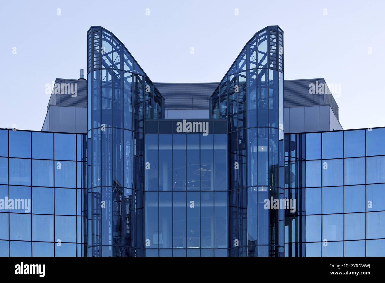 Modern, mirrored glass architecture, headquarters of Vantage Towers AG ...