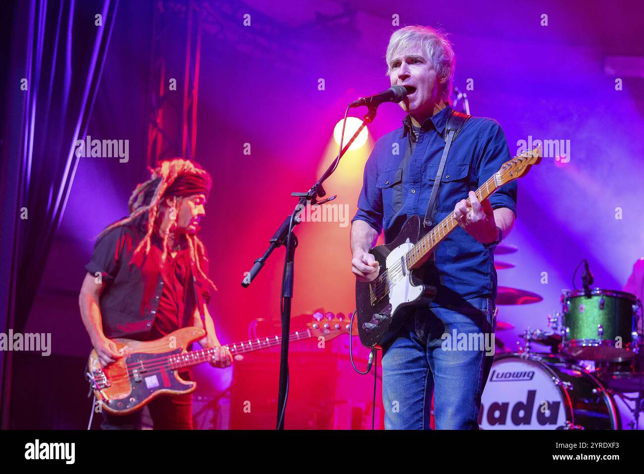 Nada surf performance hi-res stock photography and images - Alamy