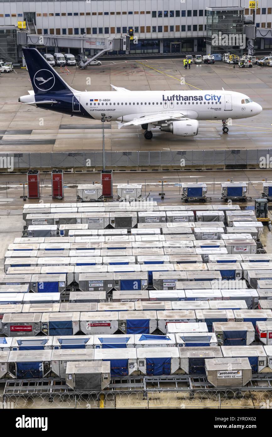 Duesseldorf Airport, Unit Load Devices, ULD, containers for baggage and ...