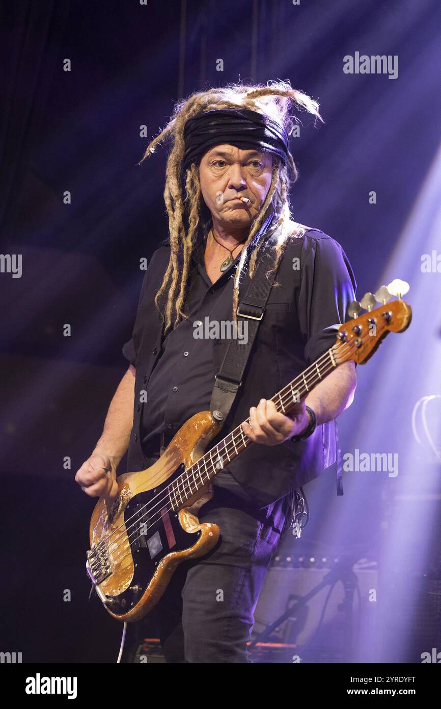 Nada surf metropol hi-res stock photography and images - Alamy