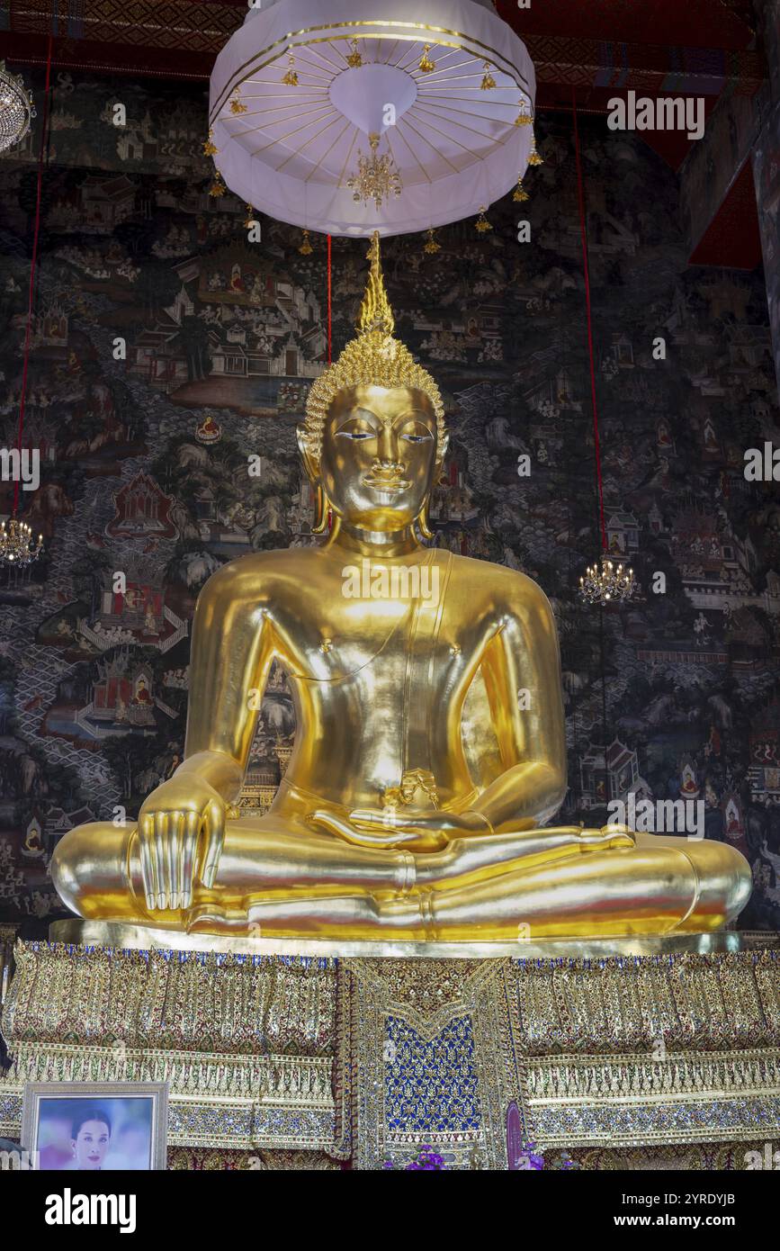 Golden Buddha statue, Phra Si Sakyamuni, (from the Sukhothai era and ...