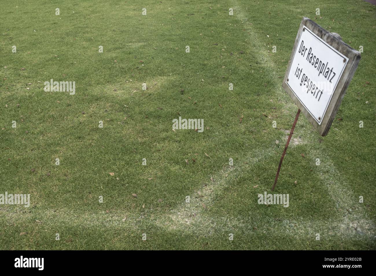 Sign the pitch is closed Stock Photo - Alamy